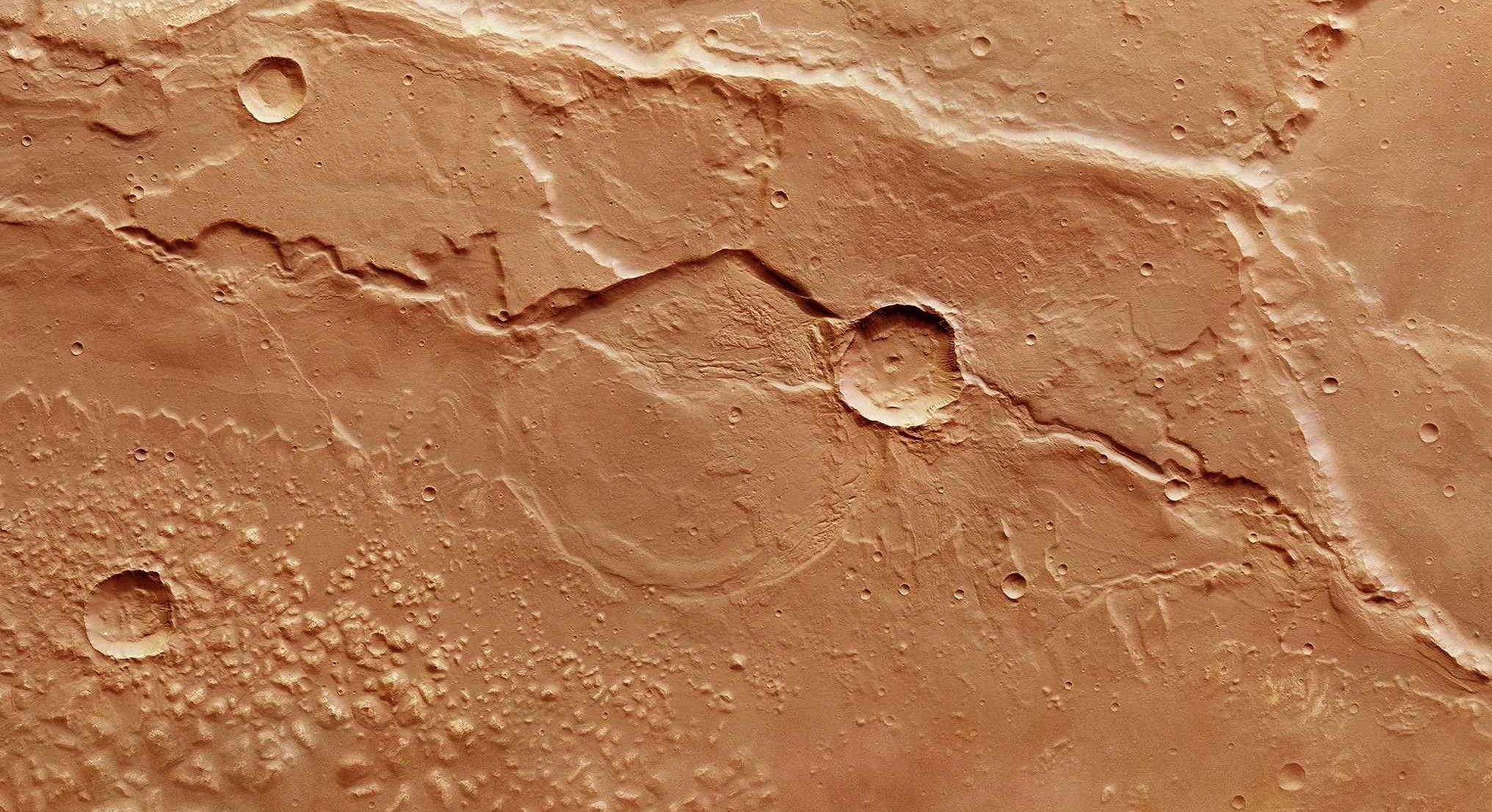 Survol d’Atlantis Chaos - APM – Association Planète Mars