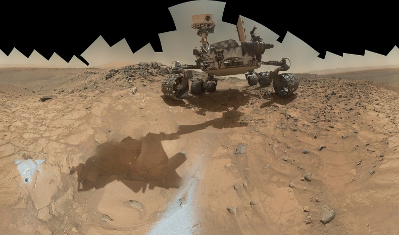 Panorama par Curiosity le 5 août - APM – Association Planète Mars