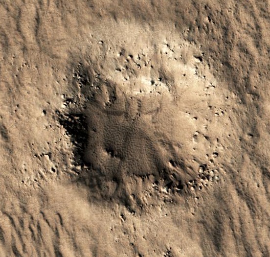 Structures autour d’un cratère récent - APM – Association Planète Mars